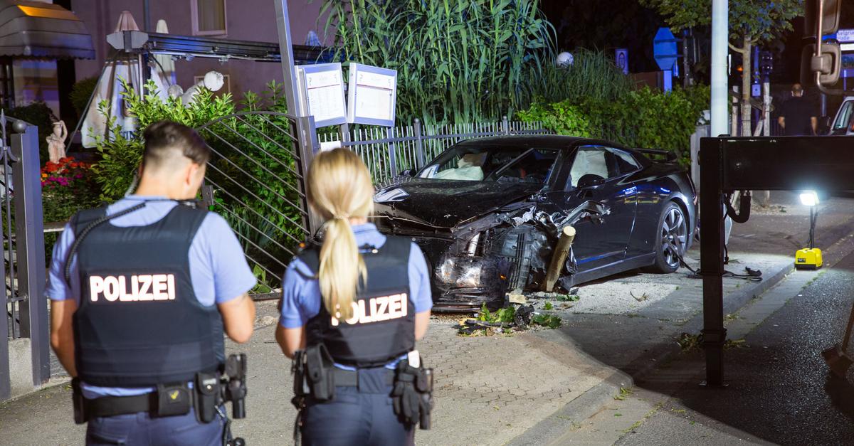 Unbeteiligte Frau bei illegalem Autorennen leicht verletzt